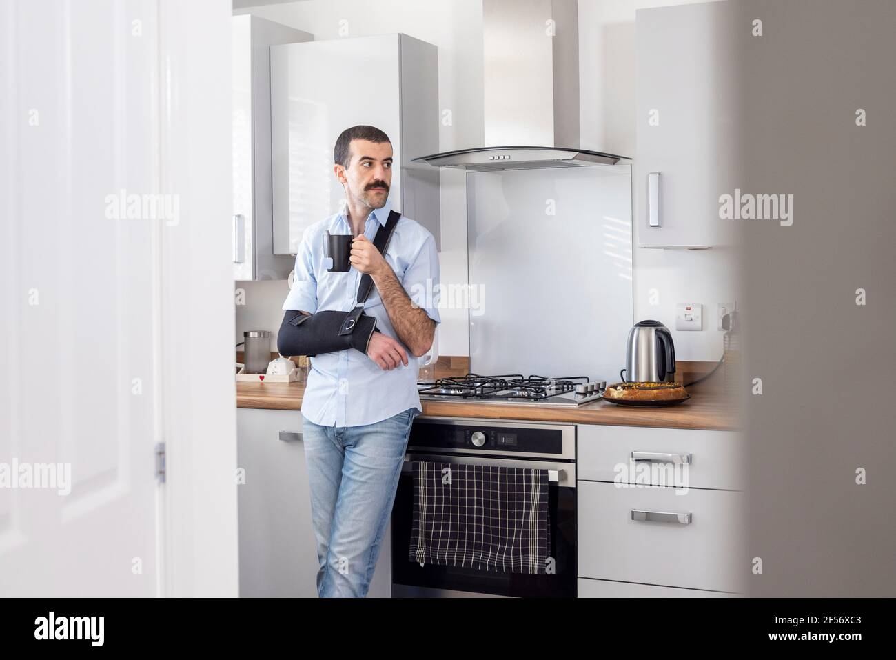 Arm sling hi-res stock photography and images - Alamy