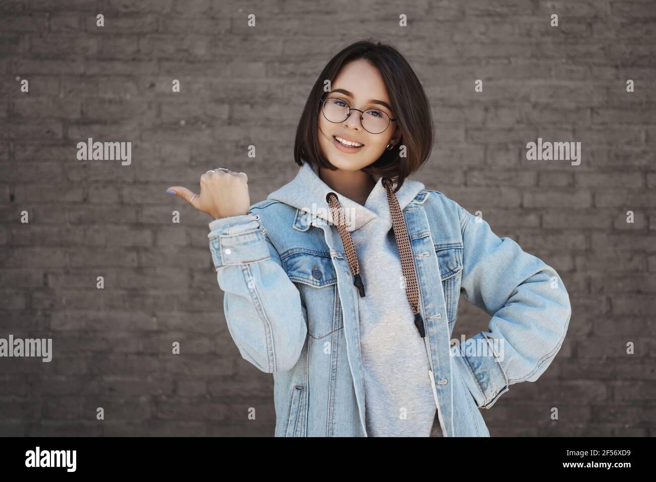 Cute female student inviting people join language courses, recommend ...