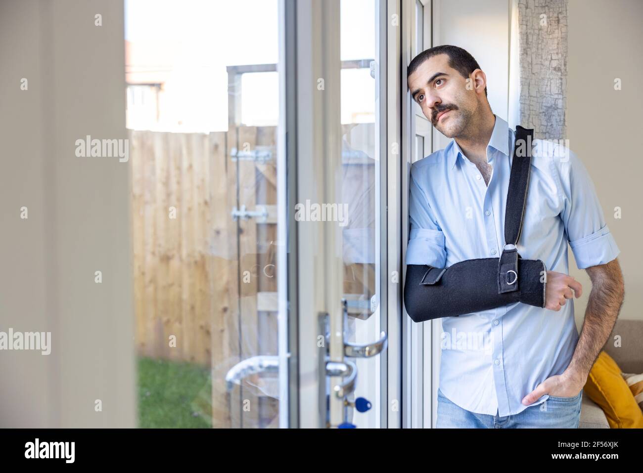 Broken arm sling hi-res stock photography and images - Alamy