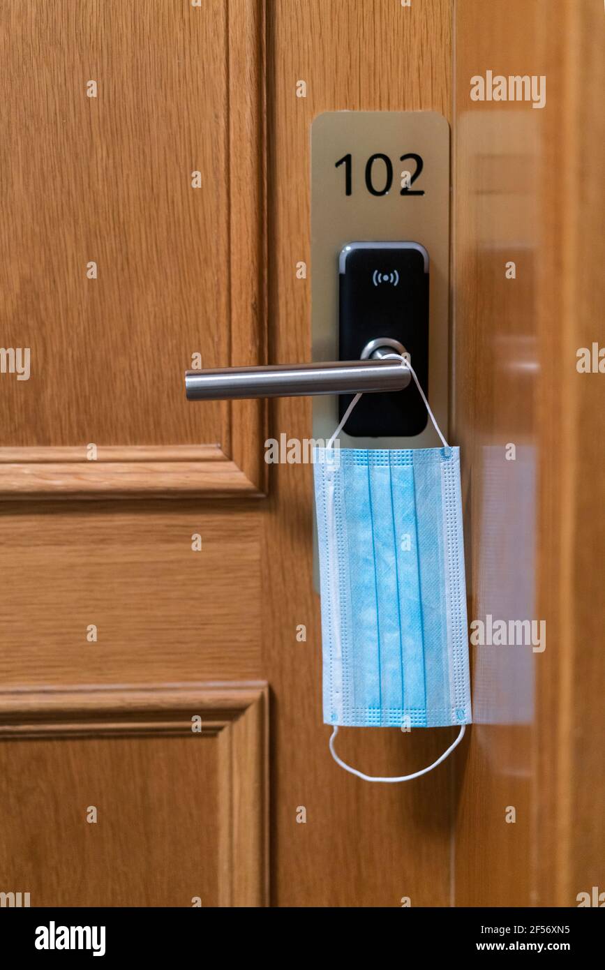 Face mask surgical hanging hi-res stock photography and images - Alamy