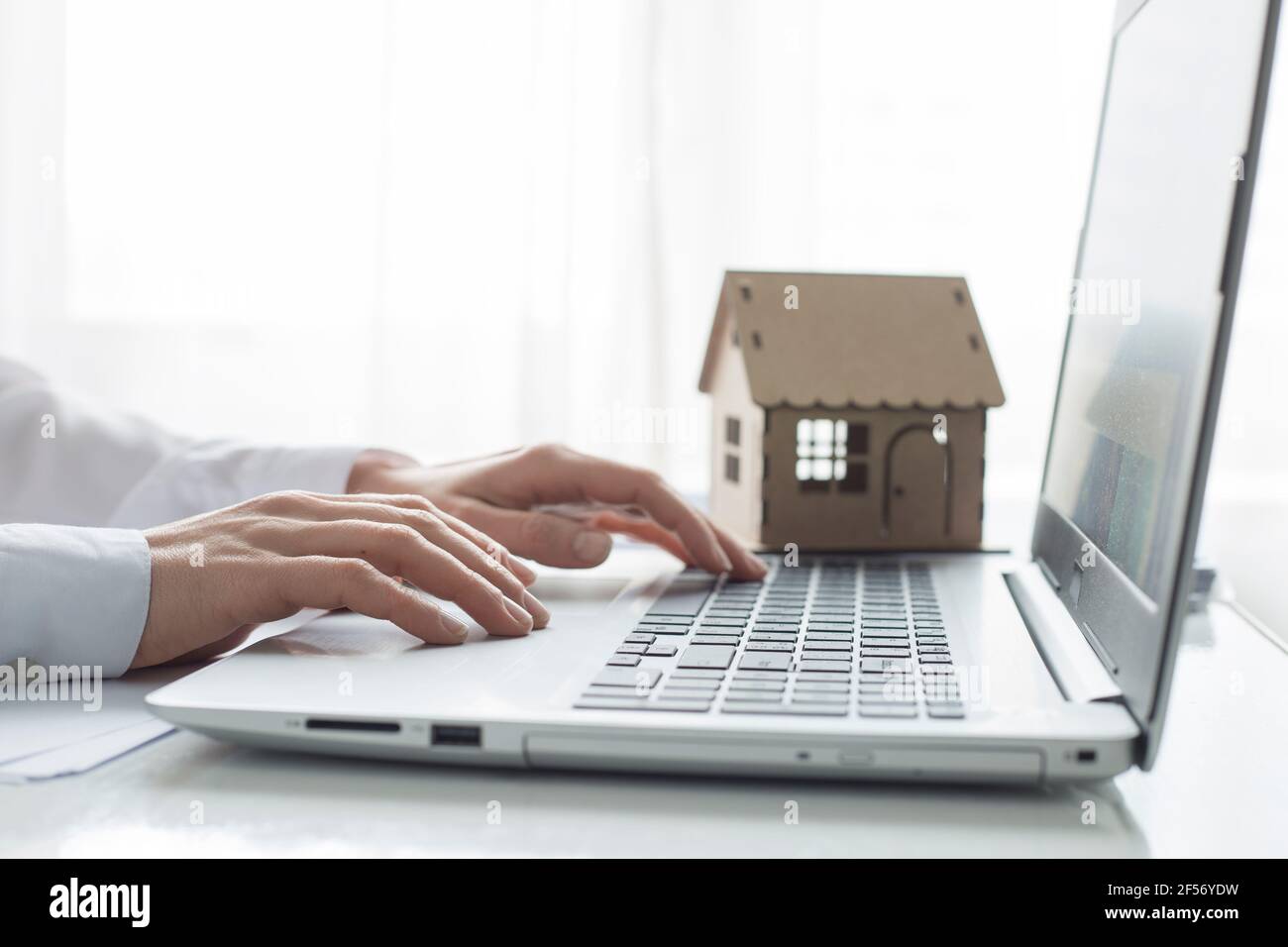 Hands real estate agent hi-res stock photography and images - Alamy