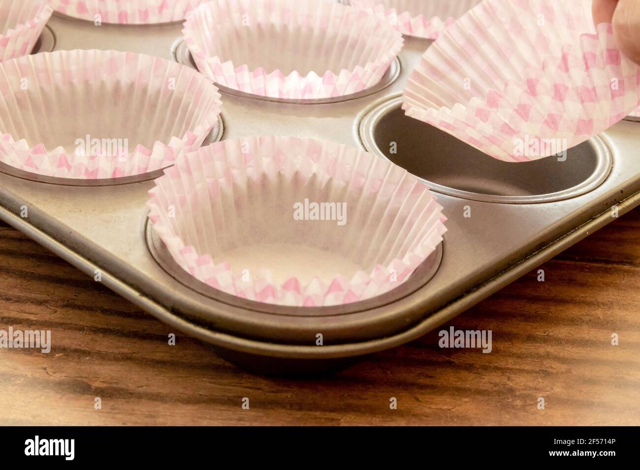 Empty wrapper hi-res stock photography and images - Alamy