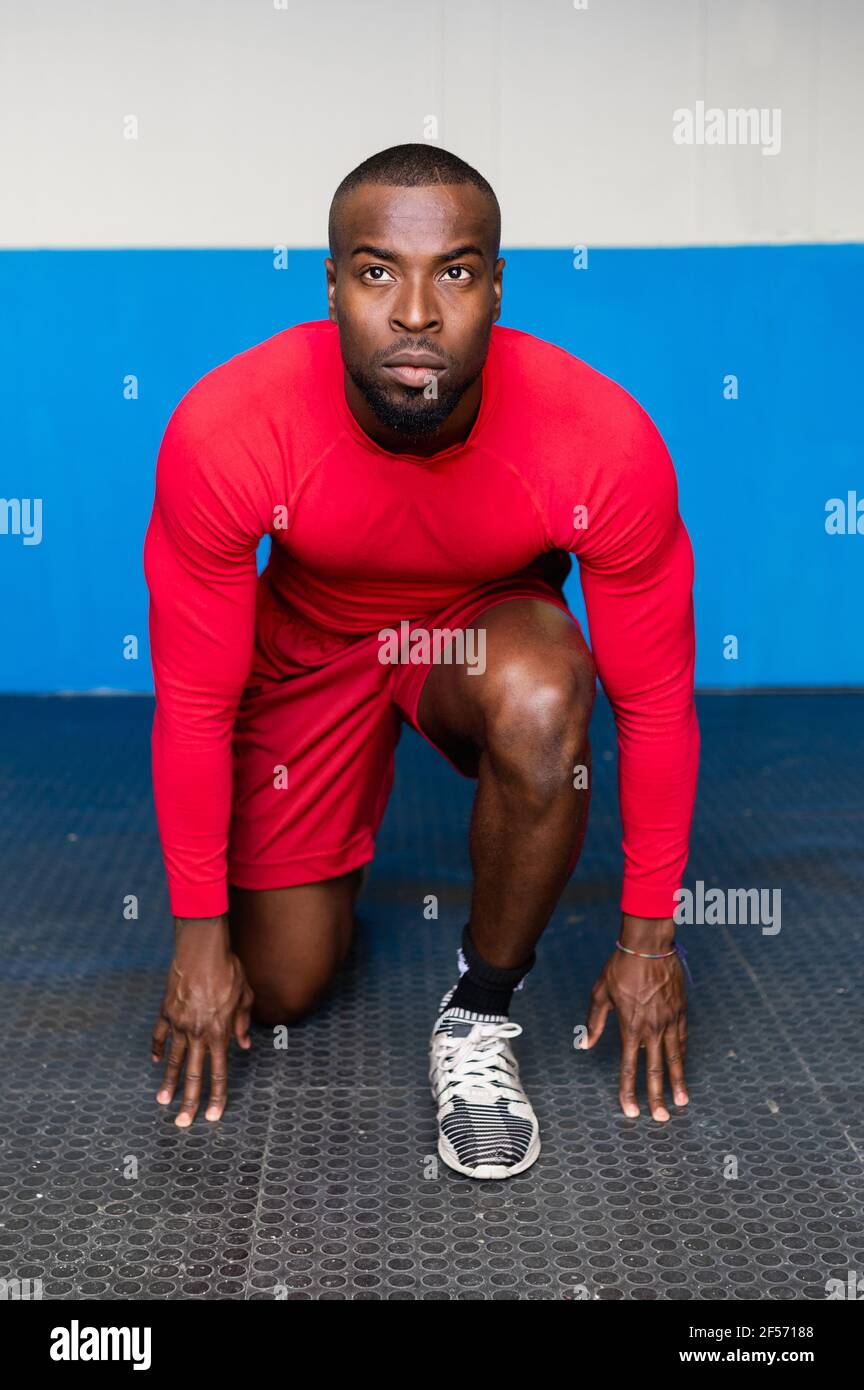 Athletic black man start running from a point Stock Photo - Alamy