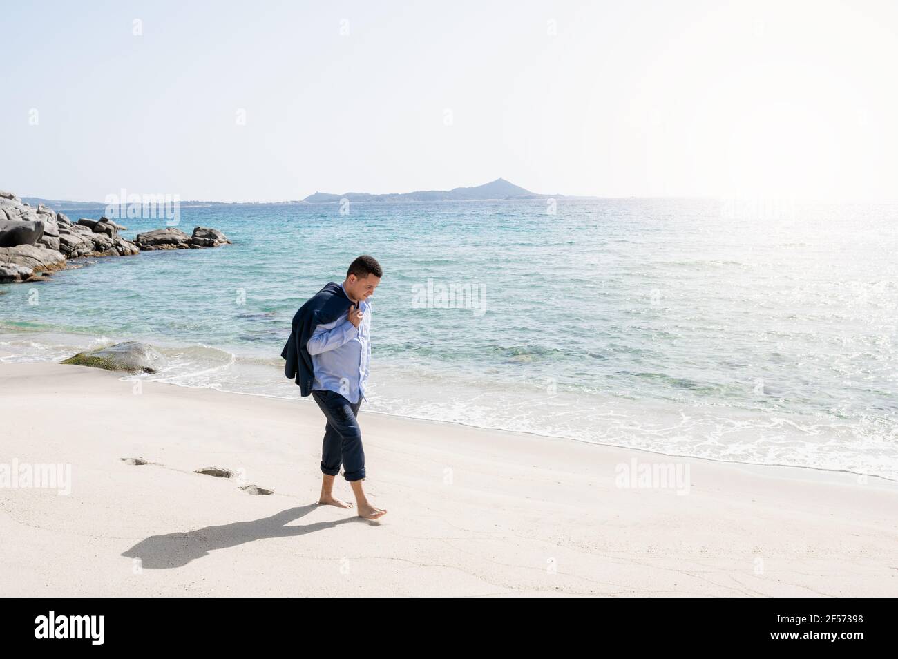 Business suit beach hi-res stock photography and images - Alamy