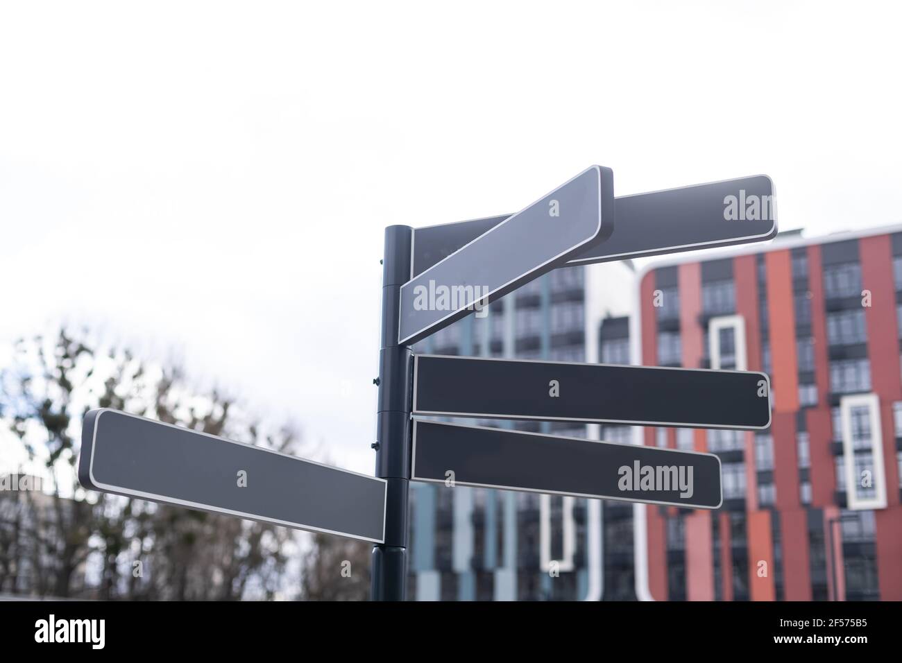 Blank street direction arrow sign Stock Photo - Alamy