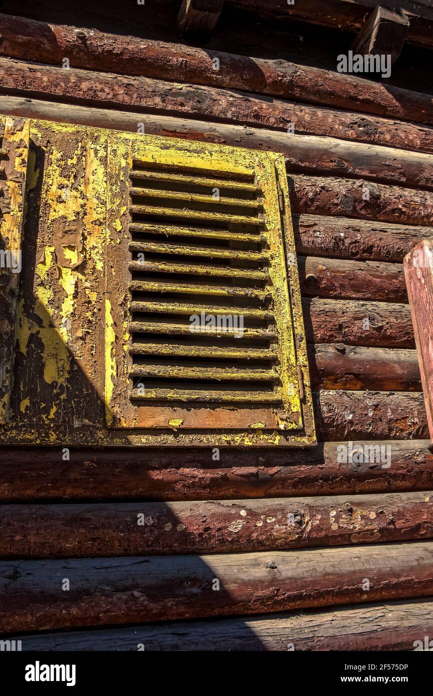 Old abandoned hut hi-res stock photography and images - Alamy