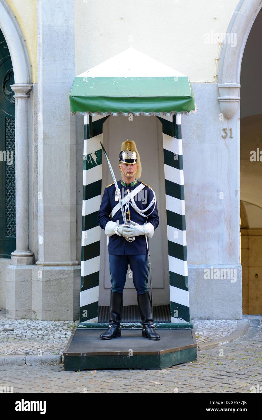 Police on guard at General Command of National Republican Guard ...