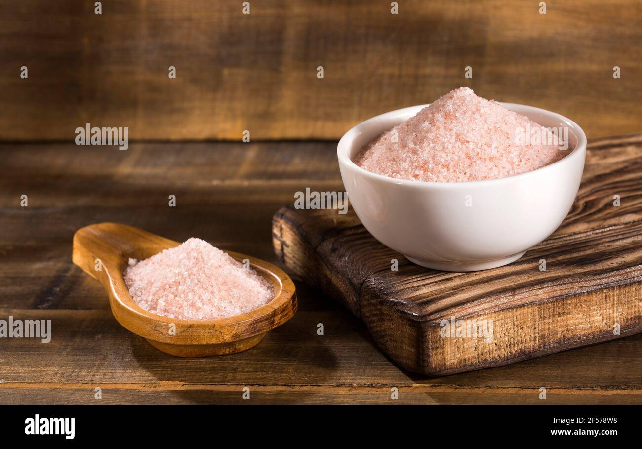 Fine pink salt from the Himalaya Stock Photo - Alamy