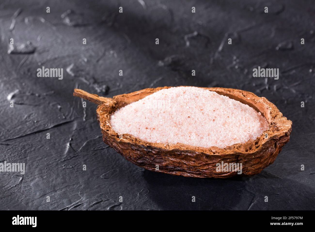 Fine pink himalayan salt hi-res stock photography and images - Alamy