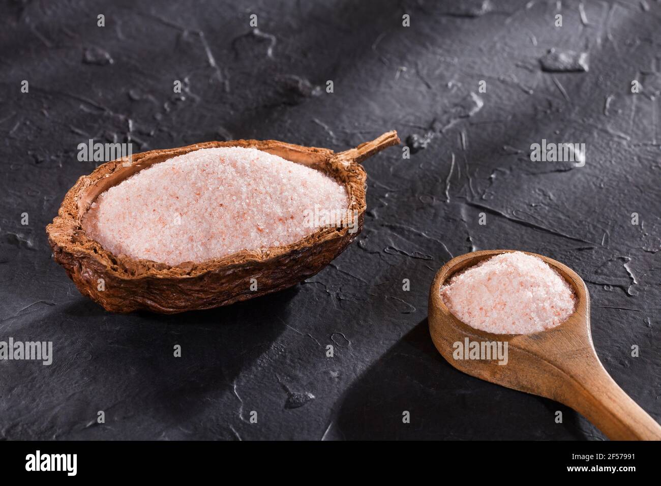 Fine pink salt from the Himalaya Stock Photo - Alamy