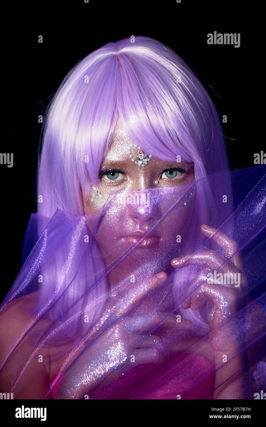 Alien visage hi-res stock photography and images - Alamy