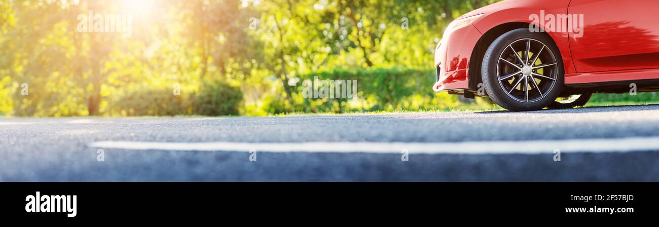 Red car on empty road hi-res stock photography and images - Alamy
