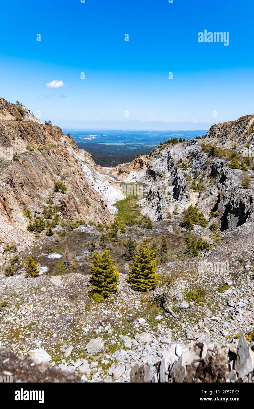 Quartz mine hi-res stock photography and images - Alamy