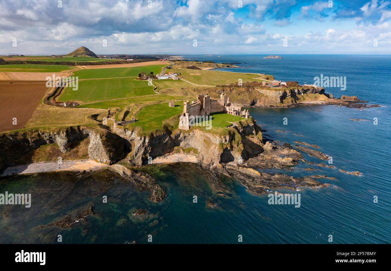 Aerial view of Tantallon Castle on cliffs above Firth of Forth in East ...