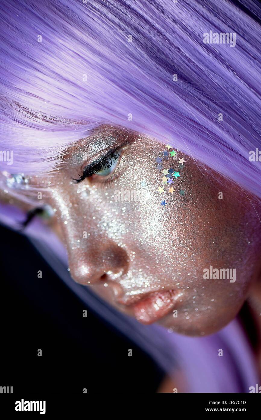 Alien visage hi-res stock photography and images - Alamy