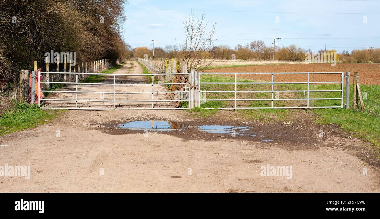 Steel farm gate hi-res stock photography and images - Alamy
