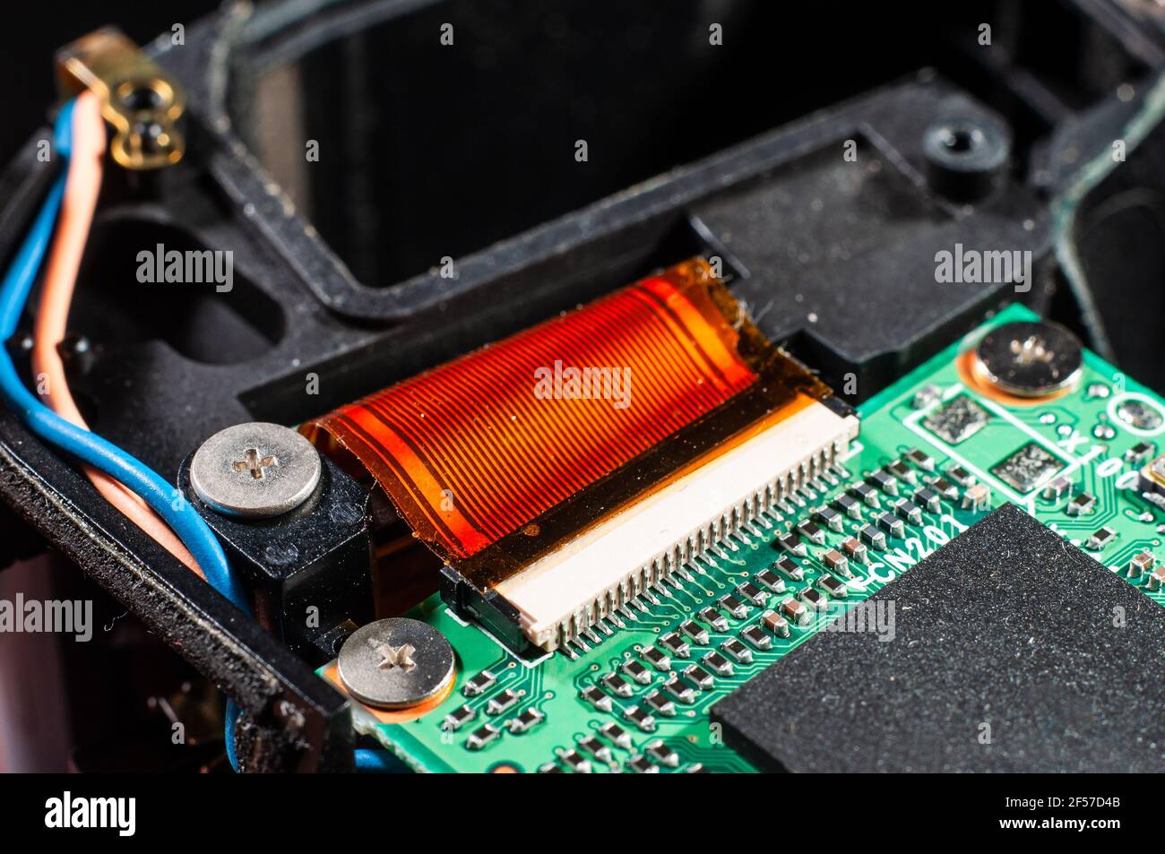 Electronic board with connected flat cables for connecting a chip close ...