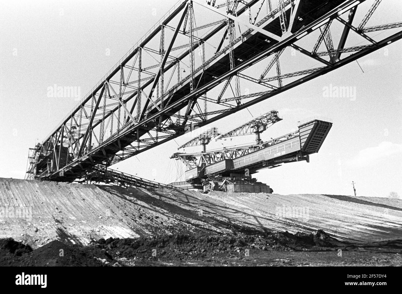 Open pit large scale mining equipment hi-res stock photography and ...