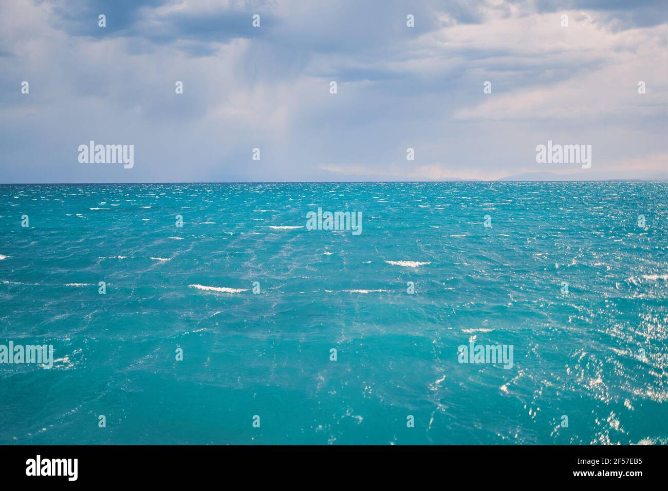 Seascape with clear horizon line and blue sky. Travel background. Ocean ...