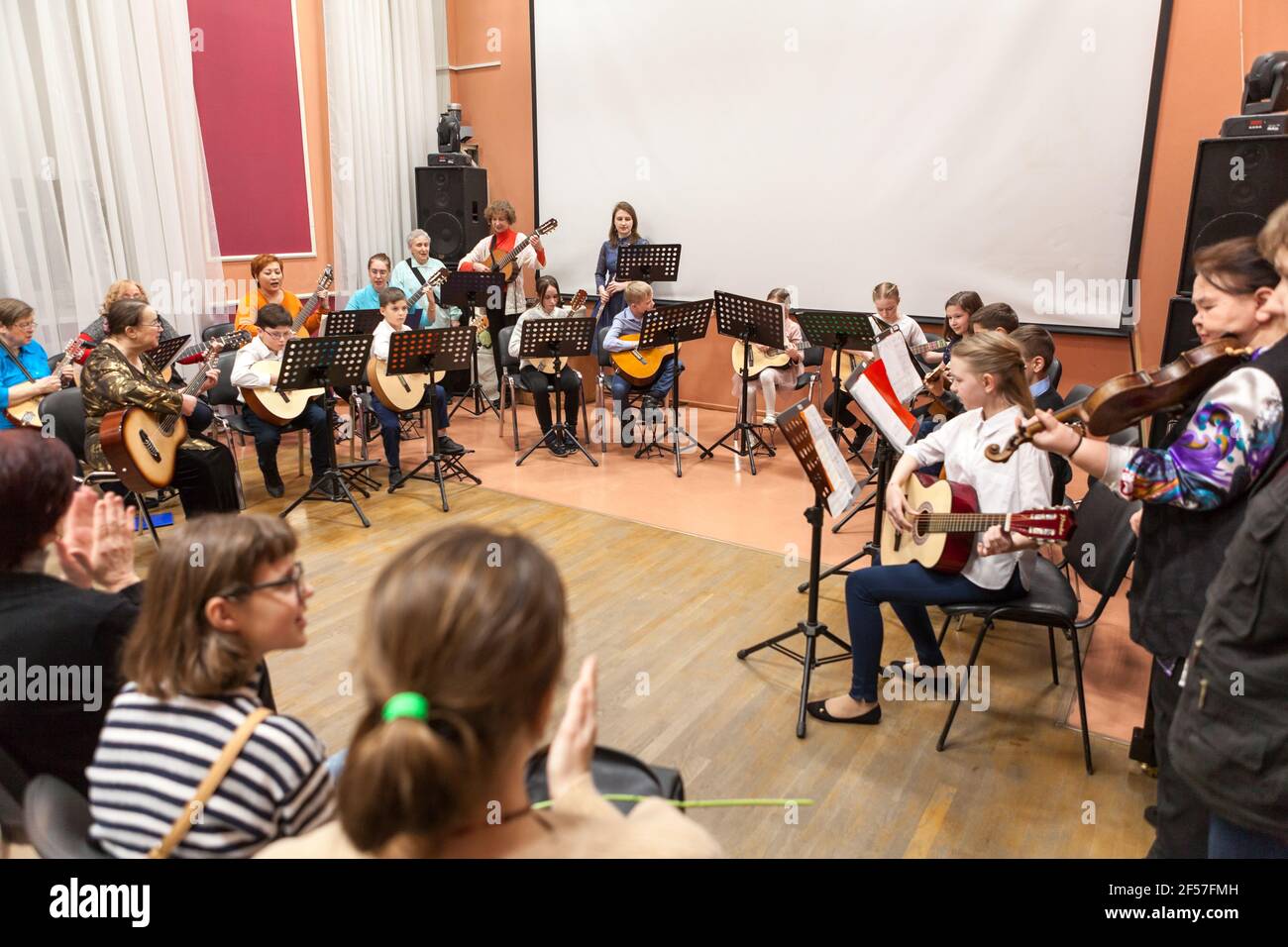 Child violin stage hi-res stock photography and images - Alamy