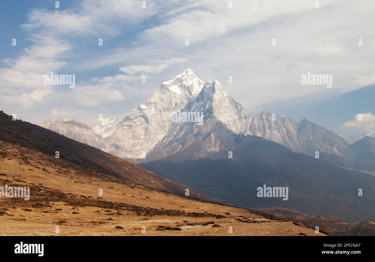 Evening view of mount Ama Dablam on the way to Mount Everest Base Camp ...