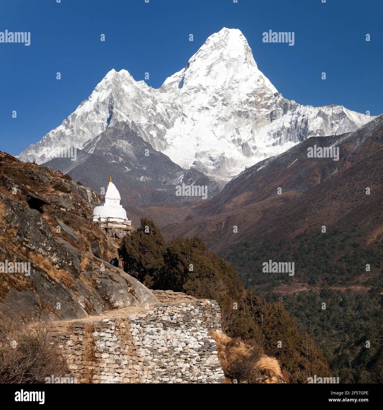 Mount Ama Dablam with stupa near Pangboche village - way to mount ...
