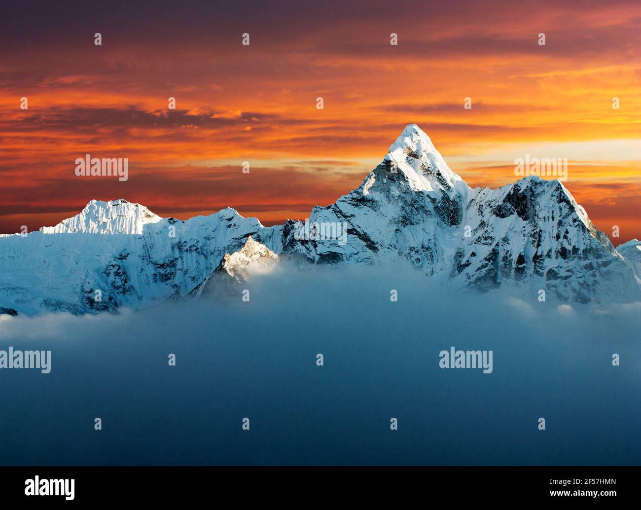 Ama dablam nepal hi-res stock photography and images - Alamy
