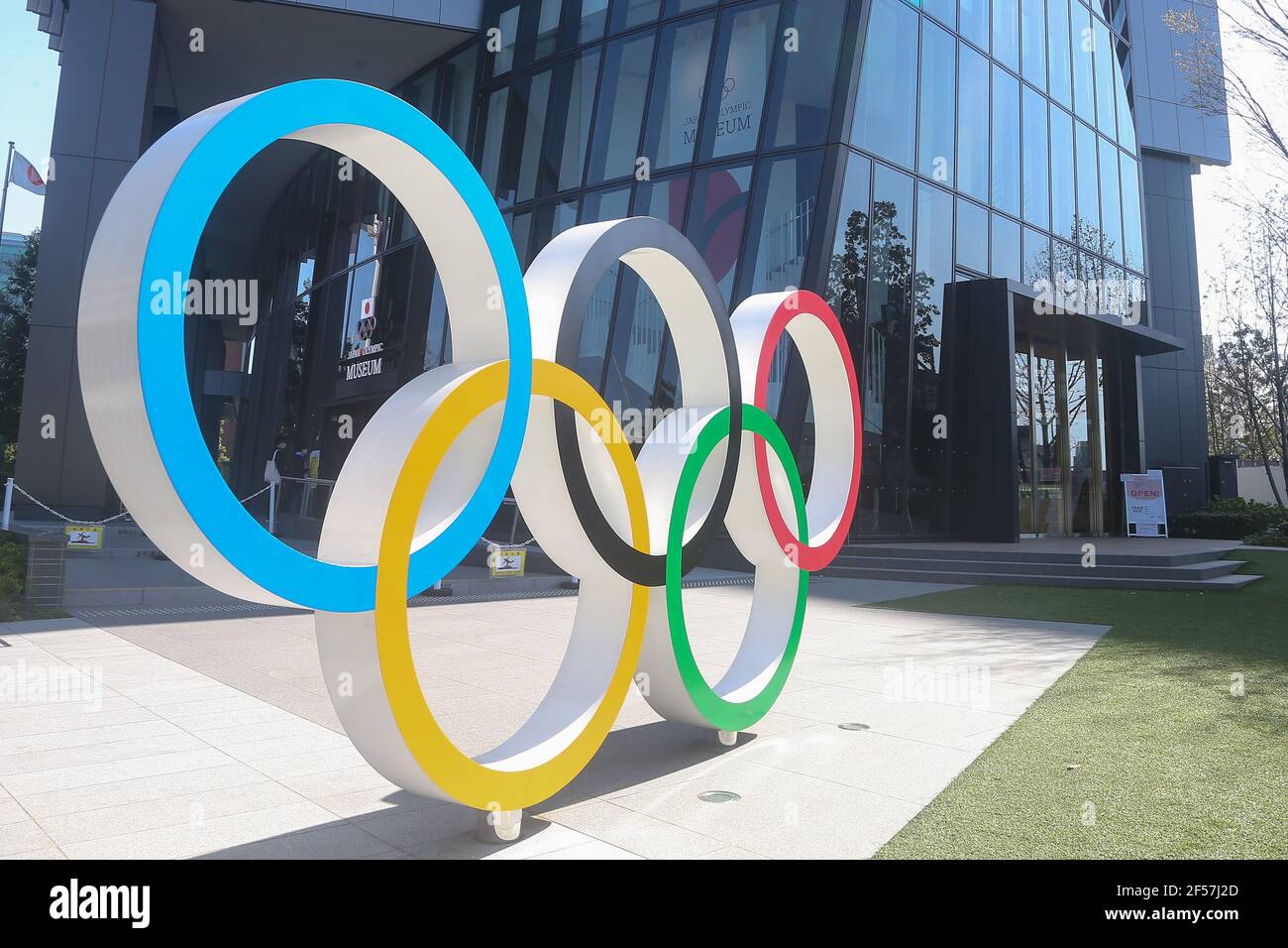 Monument to the Tokyo Olympics (Tokyo 2020) in front of JAPAN OLYMPIC ...