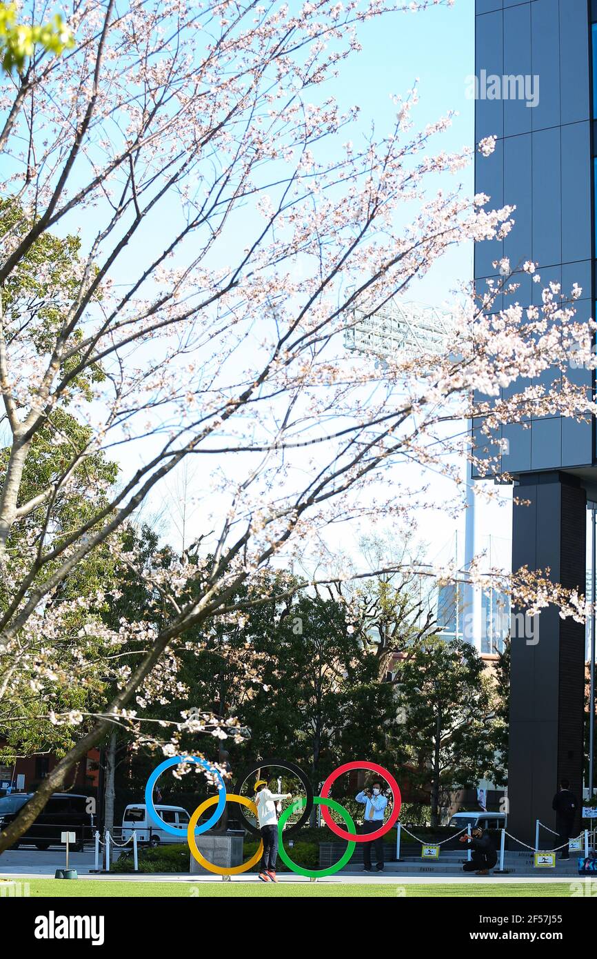 Monument to the Tokyo Olympics (Tokyo 2020) in front of JAPAN OLYMPIC ...
