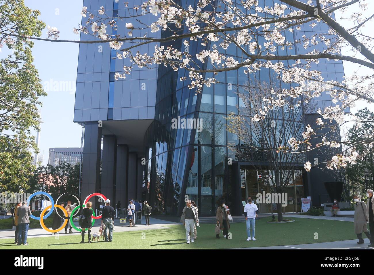 Monument to the Tokyo Olympics (Tokyo 2020) in front of JAPAN OLYMPIC ...