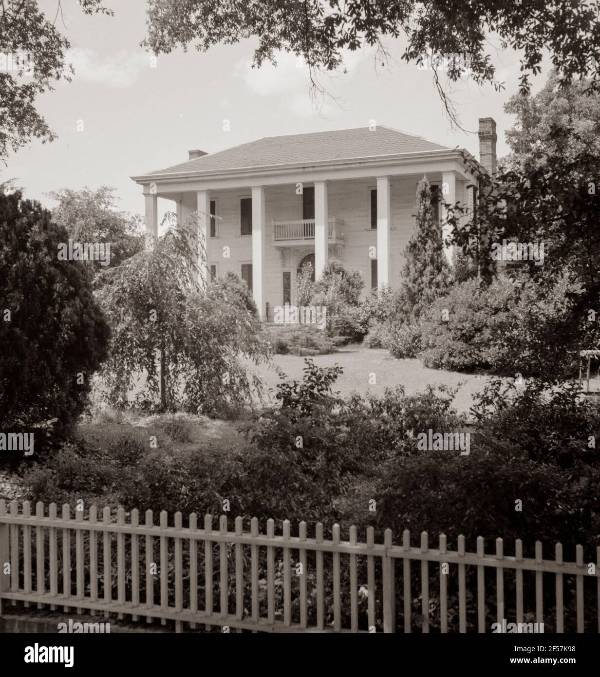 Plantation owner's home. Marshallville, Georgia, July 1937. Photograph ...