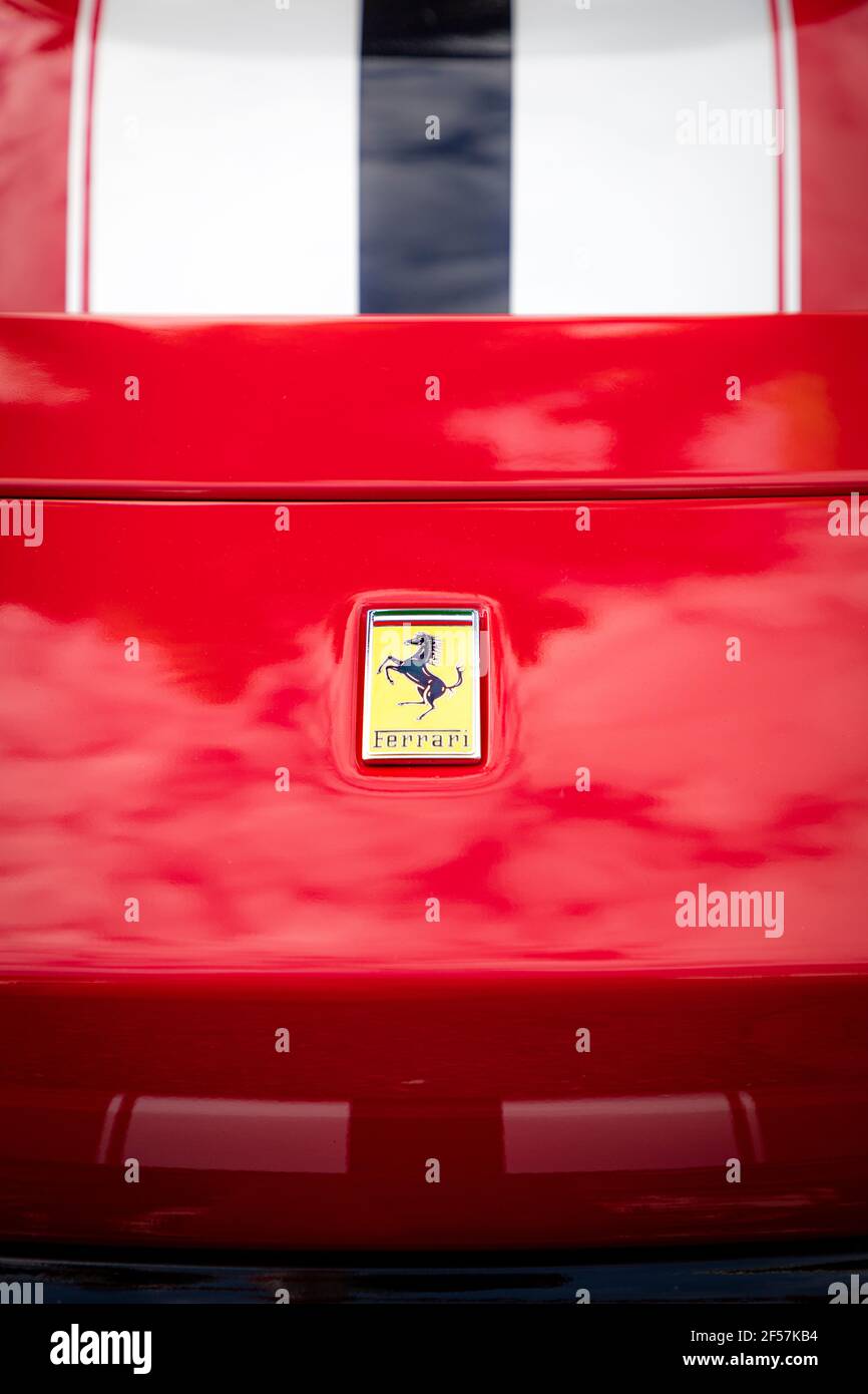 Prancing horse ferrari logo hi-res stock photography and images - Alamy