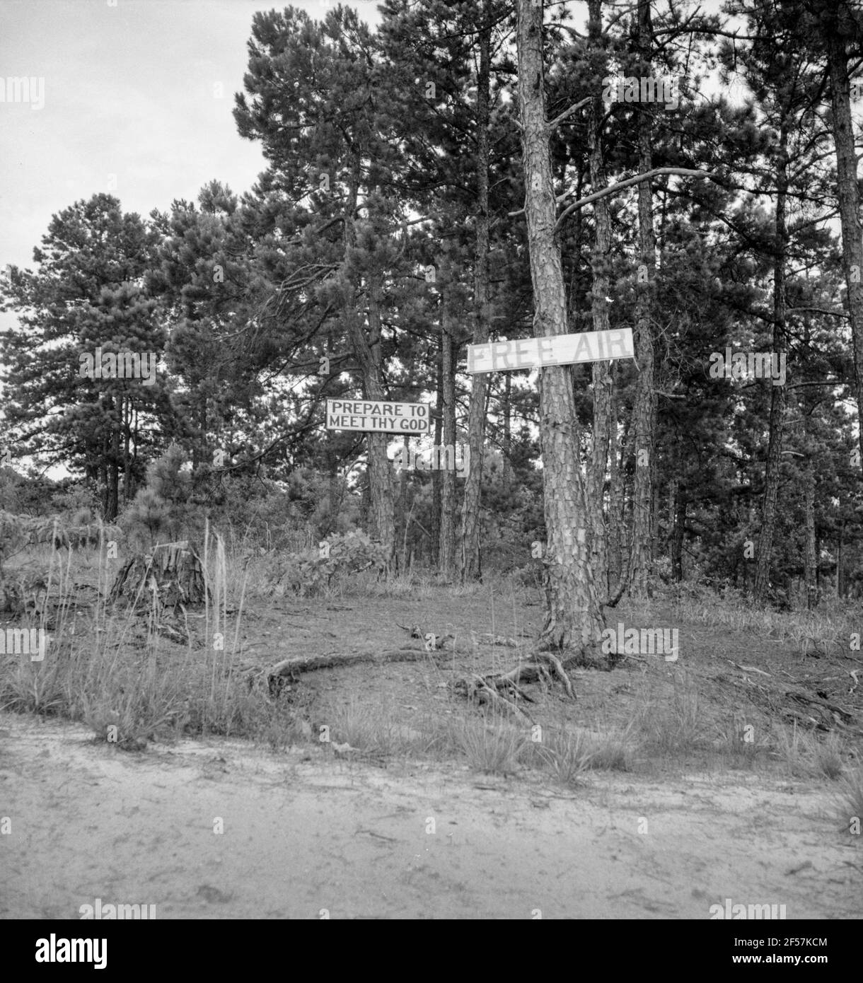 Free Air “ and “ Prepare To Meet Thy God ‘ Georgia road signs. July ...