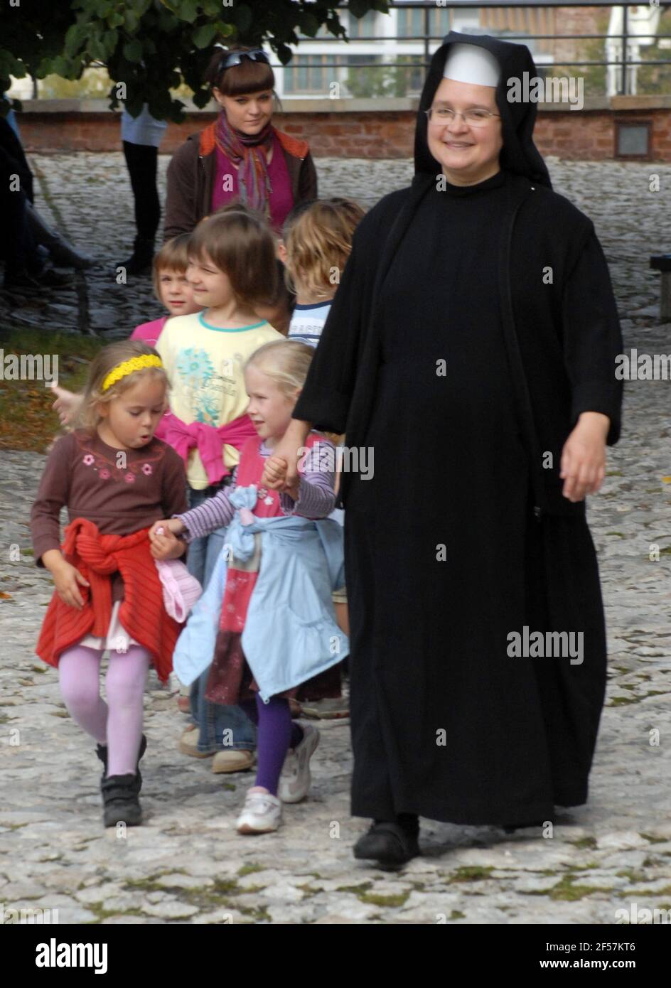 Nun with children hi-res stock photography and images - Alamy
