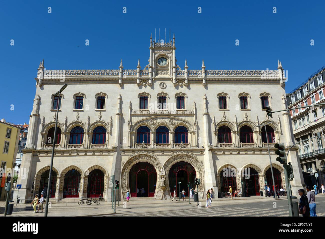 Rossio Train Station at Praca dos Restauradores (Restauradores Square ...