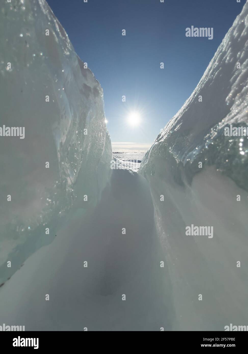Ice slopes hi-res stock photography and images - Alamy
