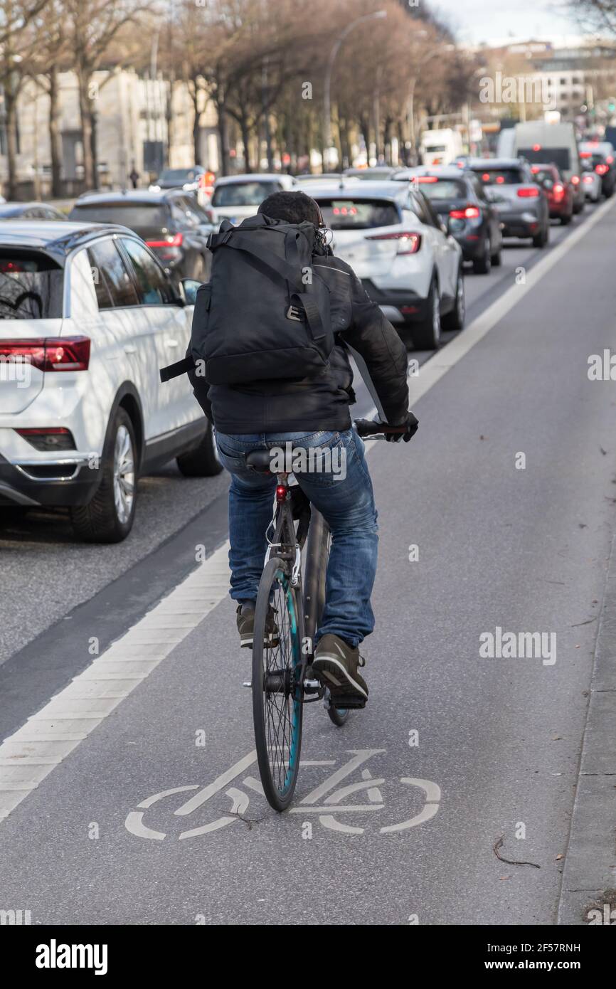 Cyclist traffic sign hi-res stock photography and images - Alamy