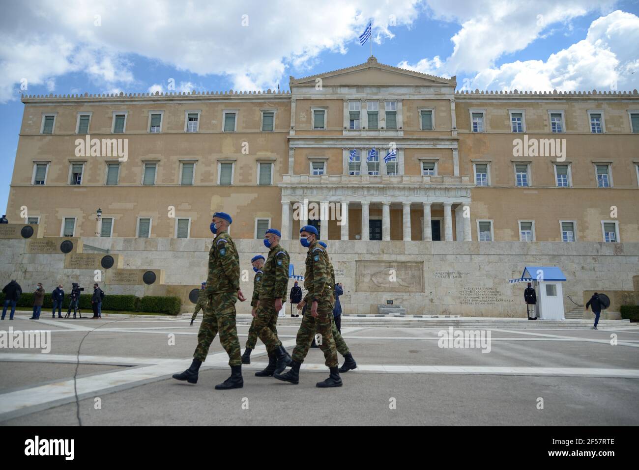 Athens, Greece. 24th Mar, 2021. The presidential guard give the final ...