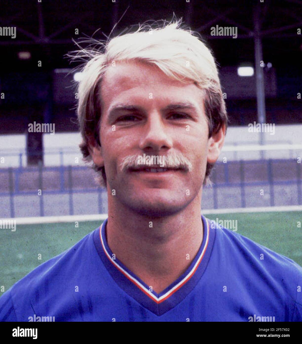 PORTSMOUTH FC, POMPEY, PETER ELLIS PIC MIKE WALKER Stock Photo - Alamy