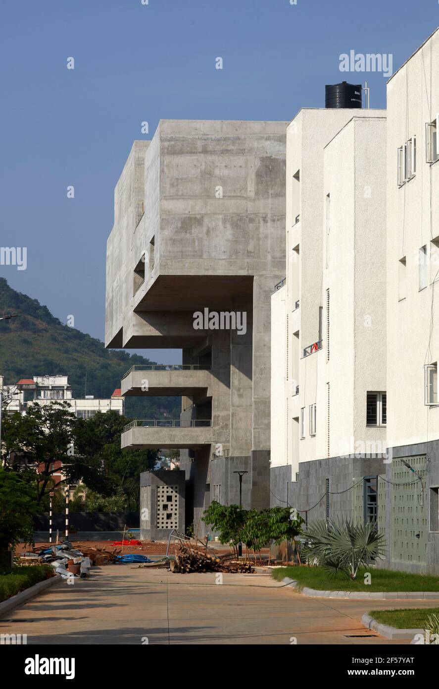Exterior facade view. Vijayawada School of Planning And Architecture ...