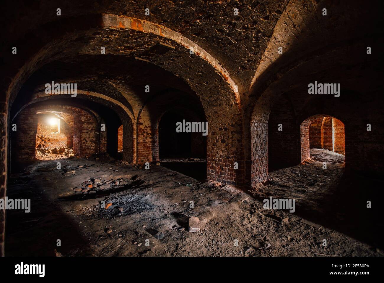 Dark and creepy vaulted red brick dungeon Stock Photo - Alamy