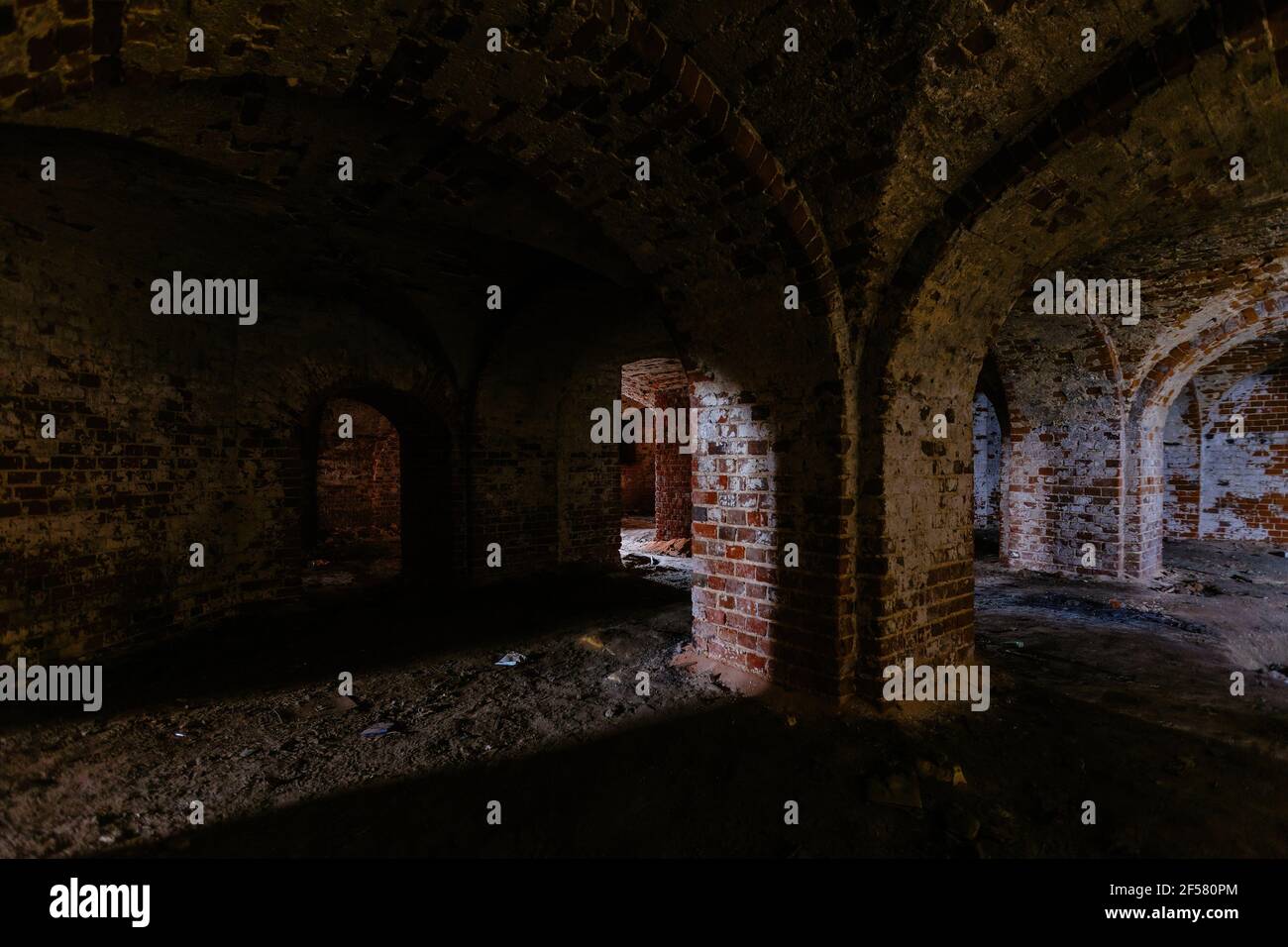 Dark and creepy vaulted red brick dungeon Stock Photo - Alamy