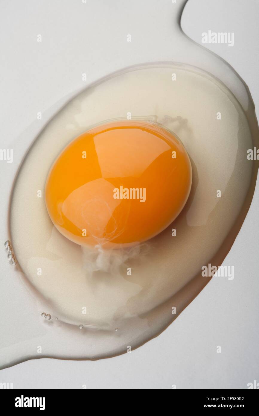 Orange yolk hi-res stock photography and images - Alamy