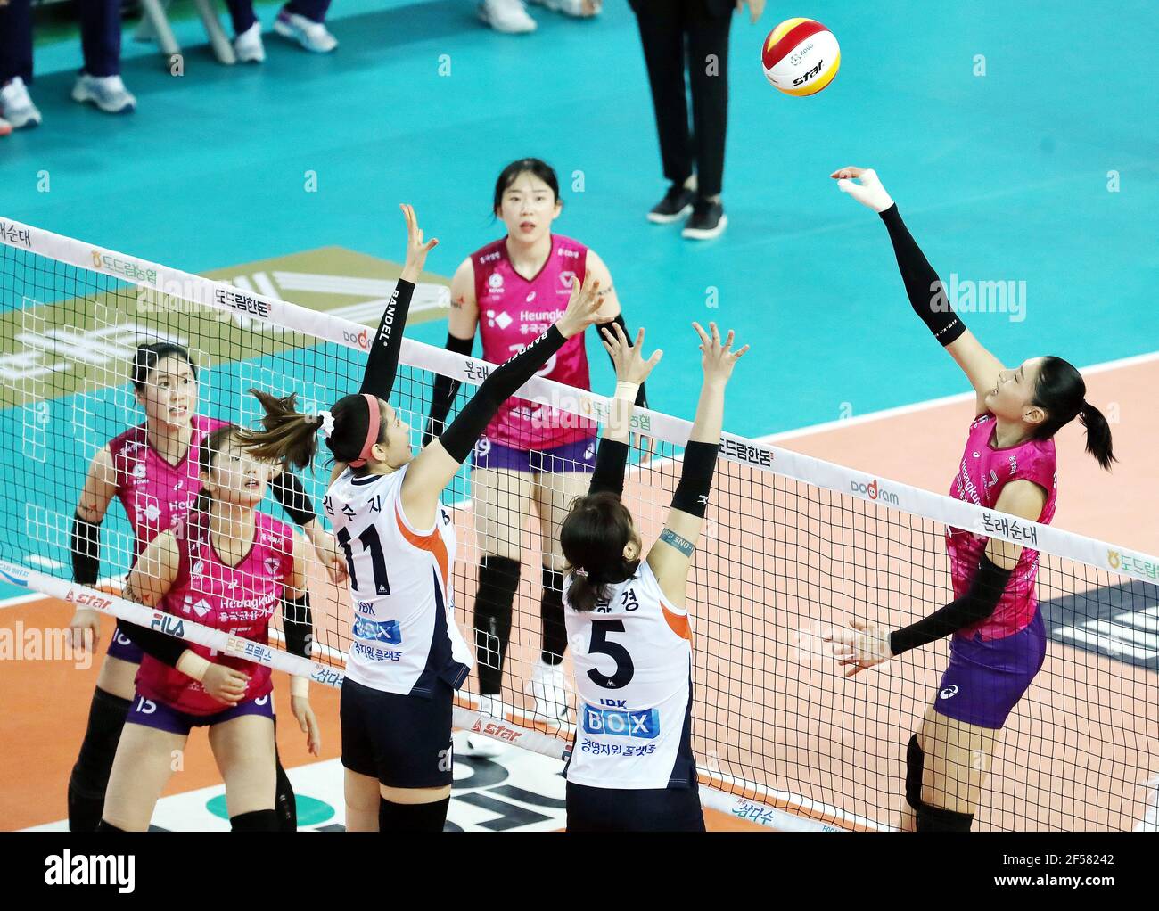 Korea. 25th Mar, 2021. S. Korean volleyball star Kim Yeon-koung South ...