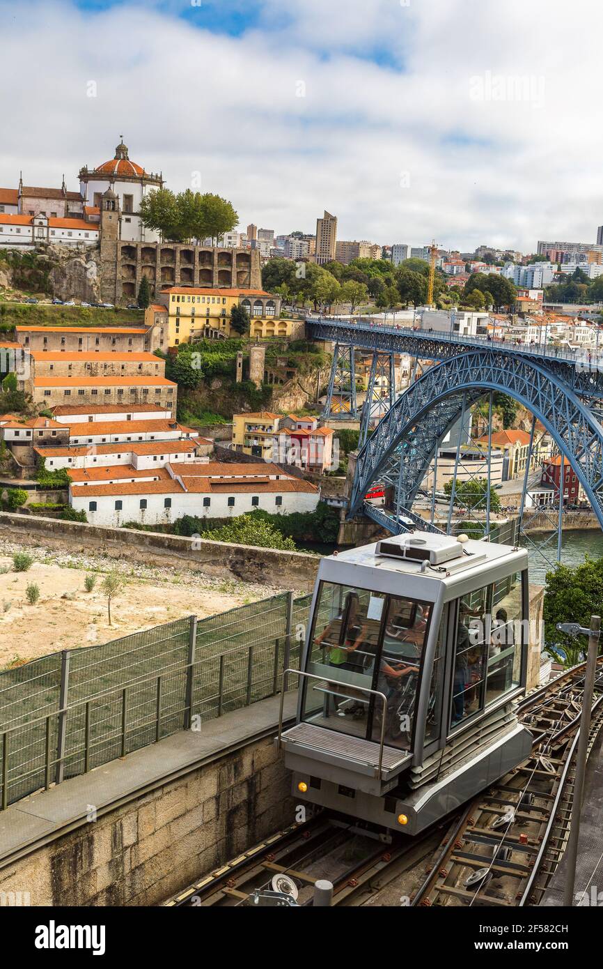 Porto building portugal elevator hi-res stock photography and images ...