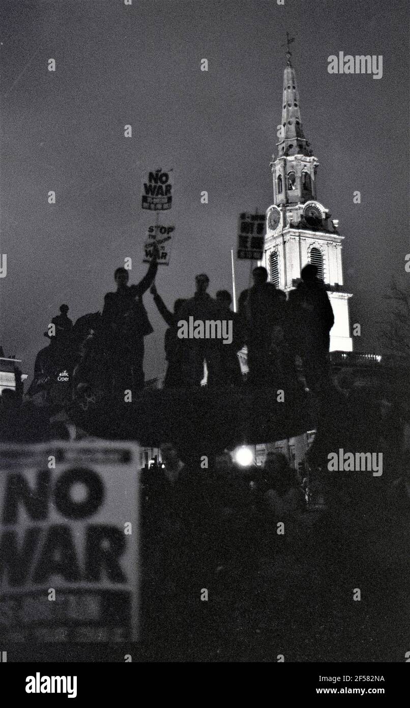 Gulf war anti war protests london hi-res stock photography and images ...