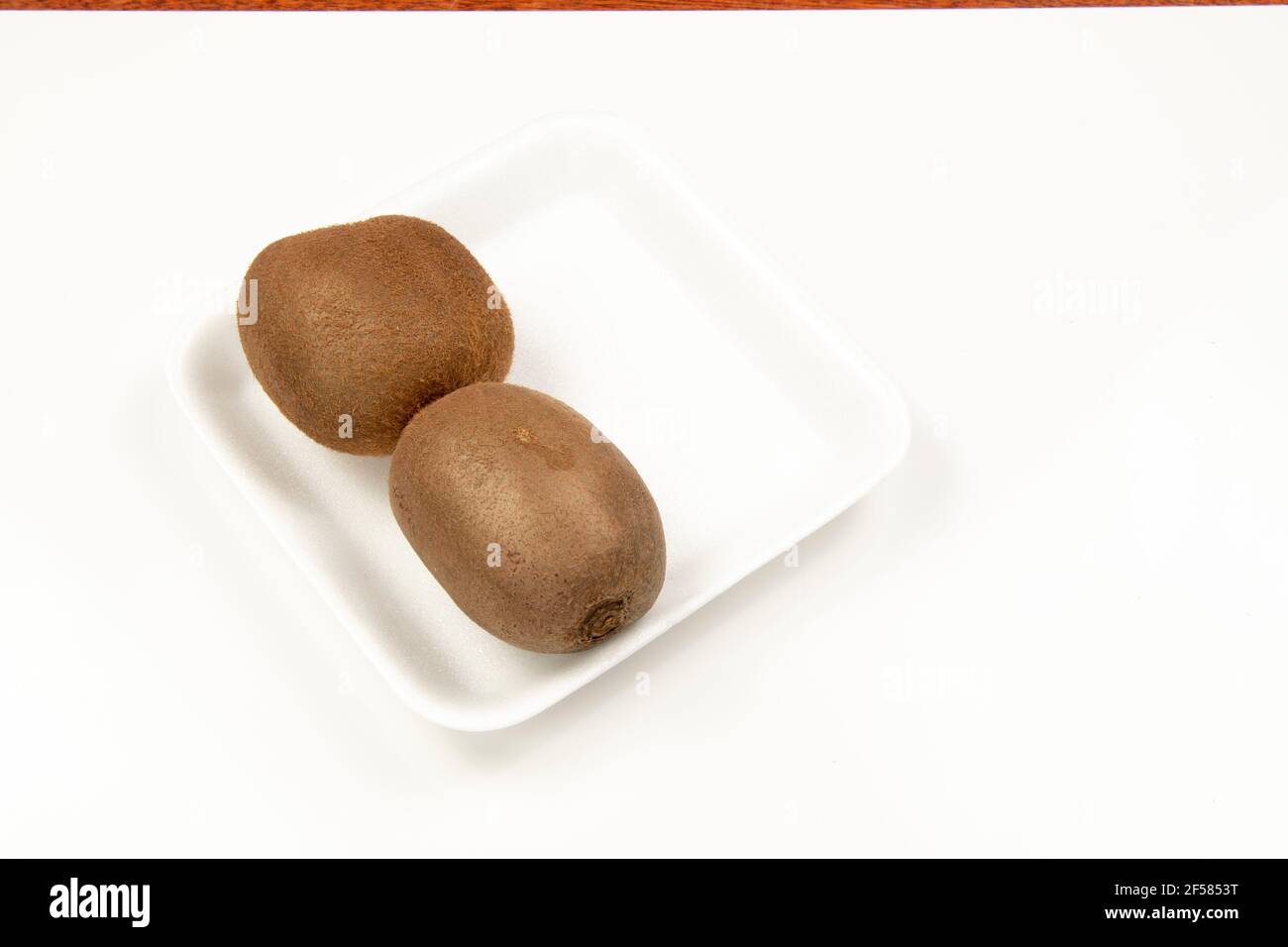 styrofoam tray with kiwi fruit at the market Stock Photo - Alamy