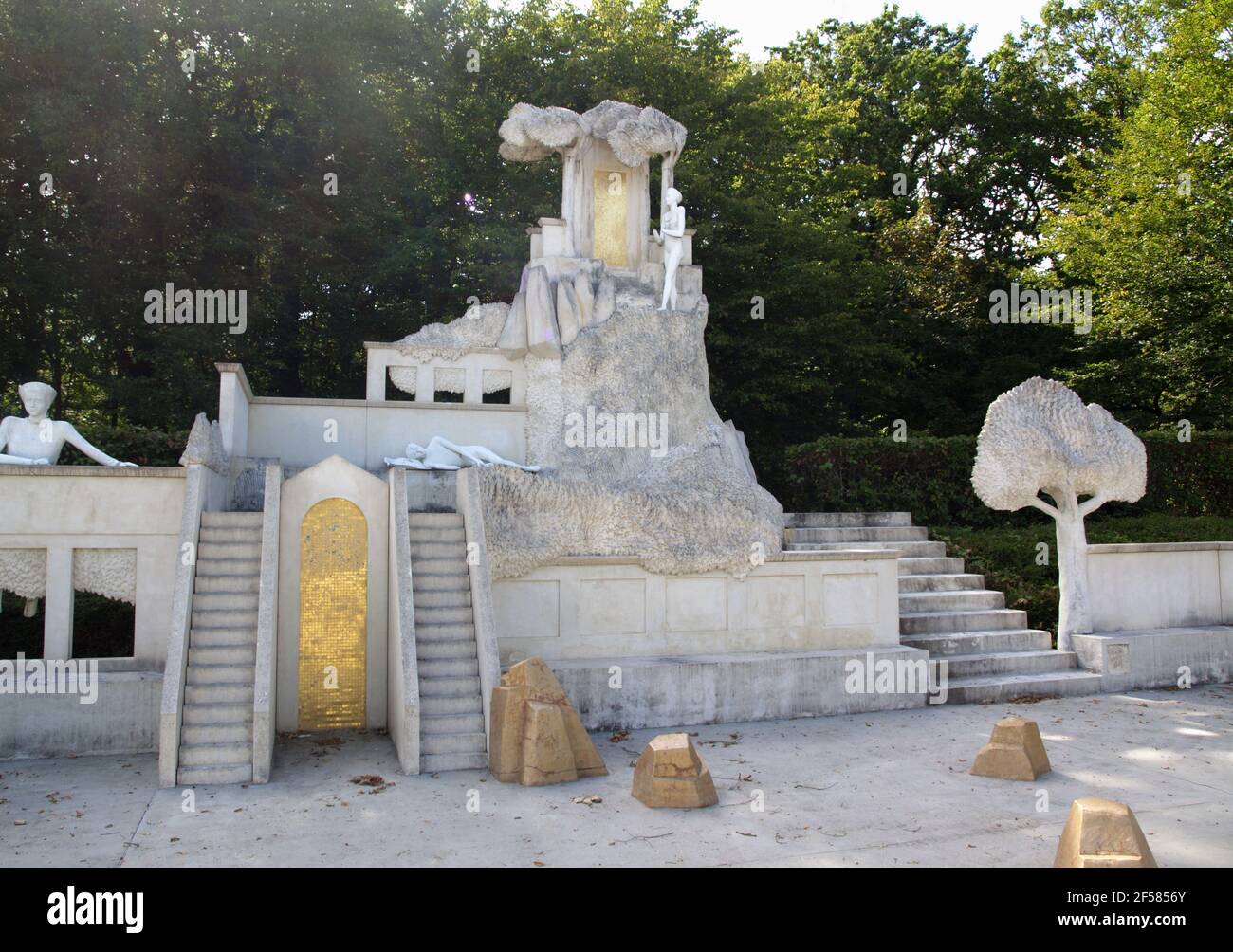 Memorial to the victims of the Beaune coach crash of 1982, in Curney ...