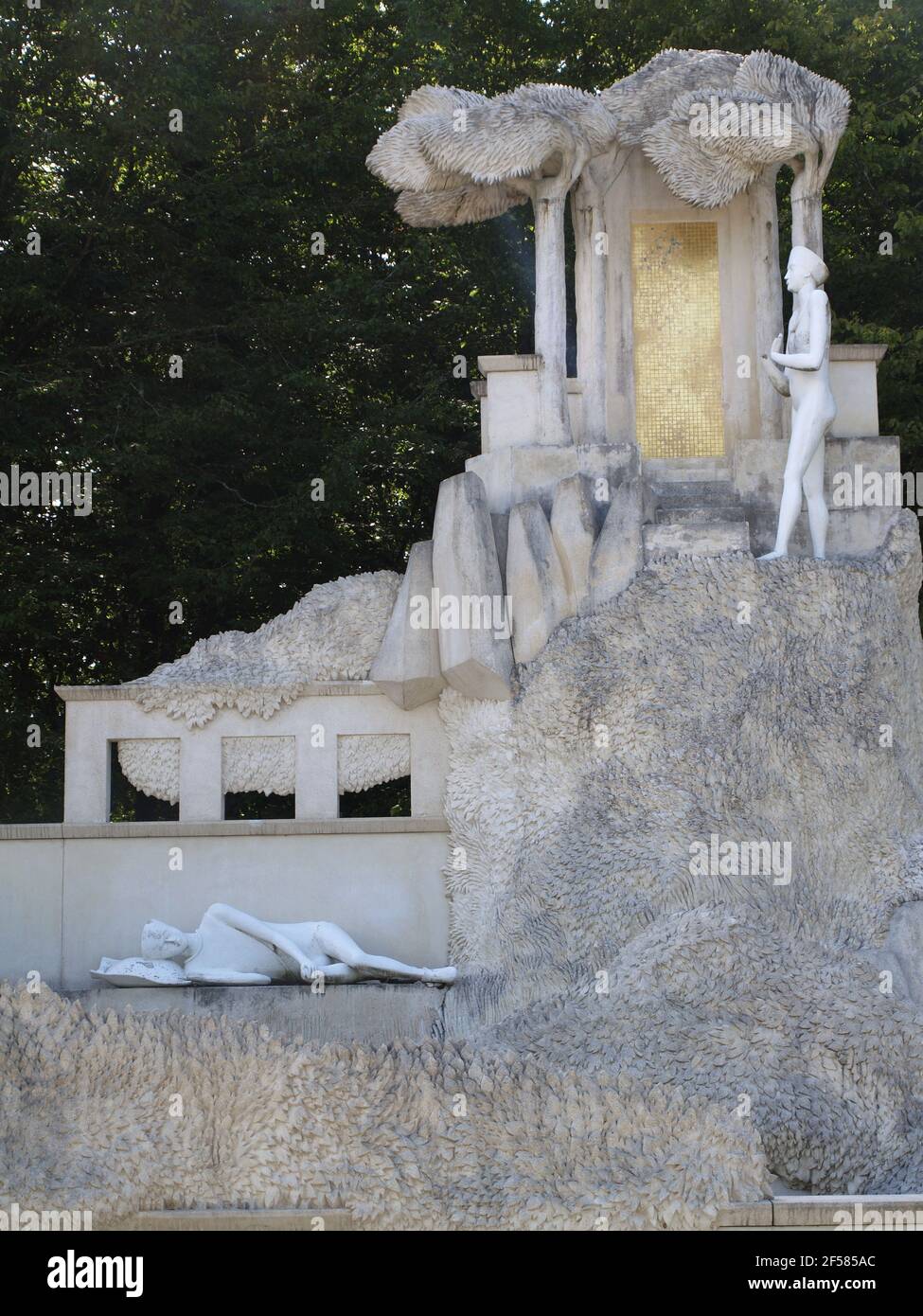 Memorial to the victims of the Beaune coach crash of 1982, in Curney ...