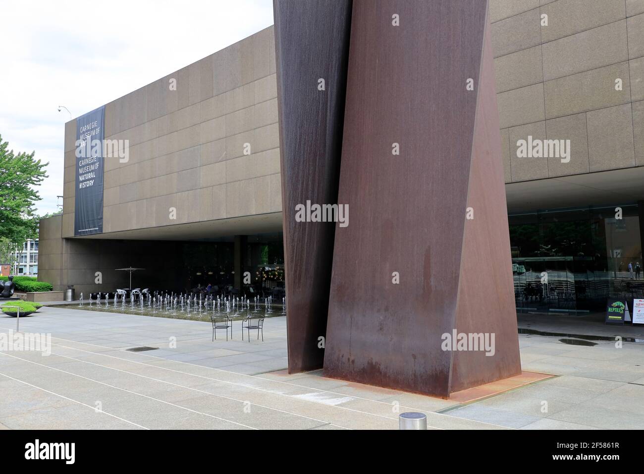 exterior view of Carnegie Museum of Art.Pittsburgh.Pennsylvania.USA ...